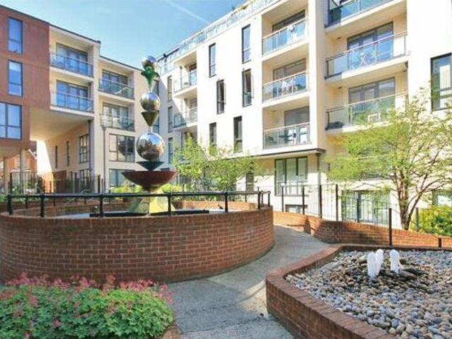 1 Bedroom Apartment For Rent In Martyr Road, Guildford