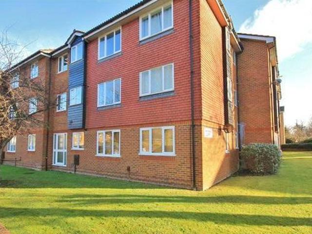 1 bedroom apartment for rent in Maynard Court Rosefield Road StainesuponThames Surrey TW18