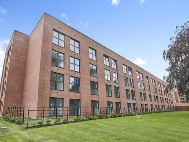 1 bedroom apartment for rent in Mc Arthur House, DE1