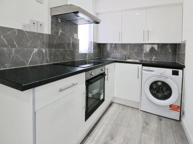 1 Bedroom Apartment for rent in Mead Avenue, Slough