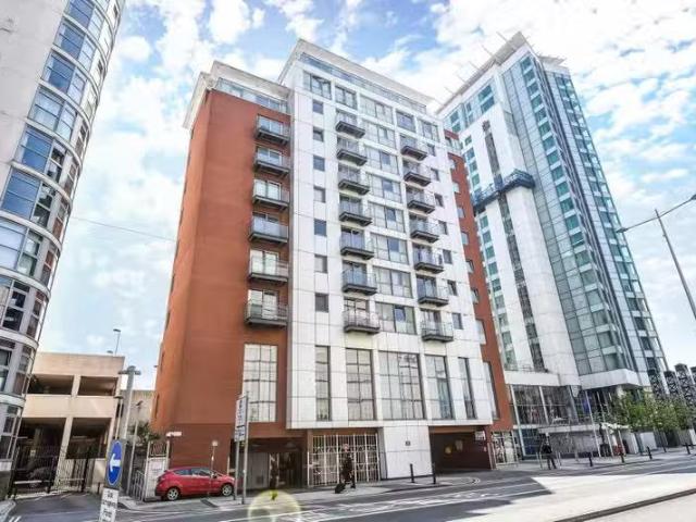 1 bedroom apartment for rent in Meridian Plaza, Bute Terrace.