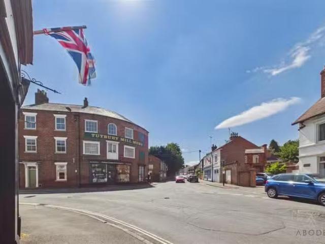 1 bedroom apartment for rent in Mill Corner, Lower High Street.