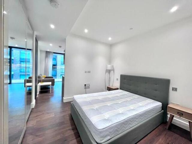 1 bedroom apartment for rent in Neroli House, Goodman's Field, Piazza Walk, London, E1