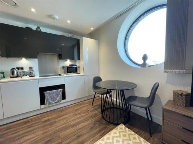 1 bedroom apartment for rent in New Eton House, 227 Bath Road, Slough, Berkshire, SL1