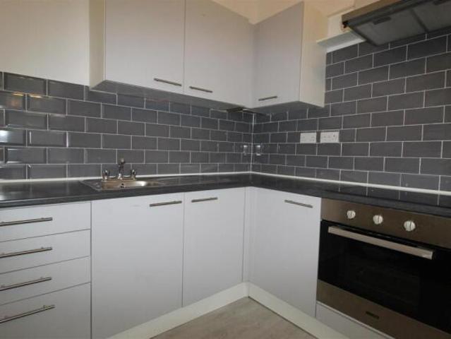 Studio apartment for rent in Newlay Grove, Horsforth, Leeds, LS18