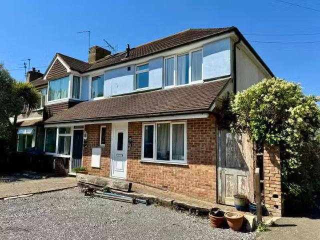 1 bedroom apartment for rent in North Street, Wick, Littlehamp.