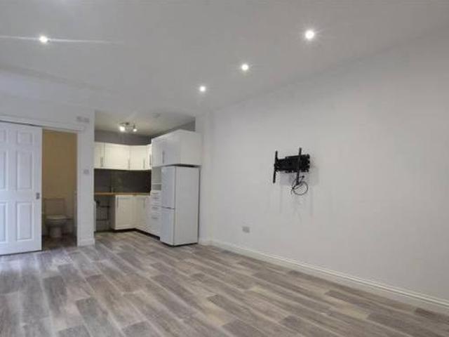 1 bedroom apartment for rent in Owlsmoor Road Owlsmoor Sandhurst Berkshire GU47