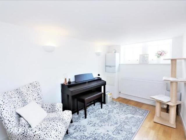 1 bedroom apartment for rent in Old School Square, Limehouse, E14