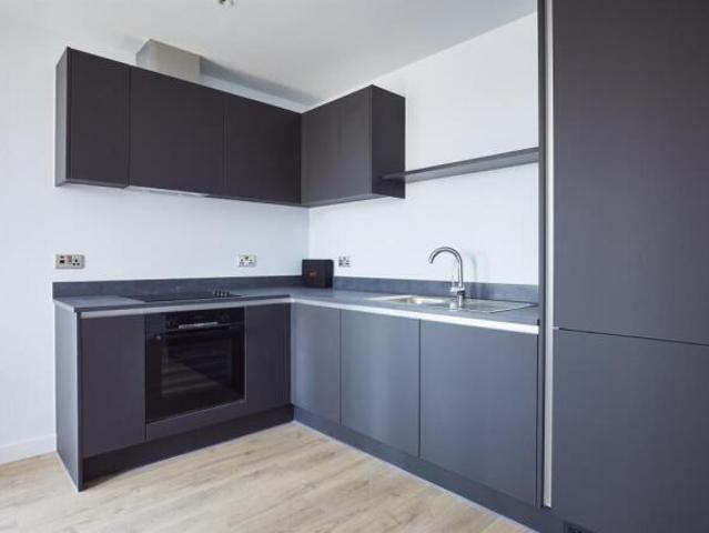 1 bedroom apartment for rent in Axis Tower, M1