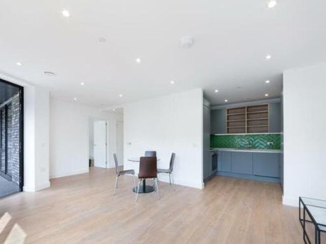 1 Bedroom Apartment For Rent In Aberfeldy Village, London