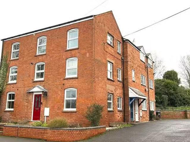 1 bedroom apartment for rent in Alexander Court, Broad Street.