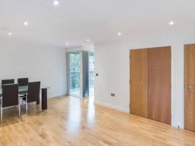 1 bedroom apartment for rent in Appold Court, 8 Godfrey Place.