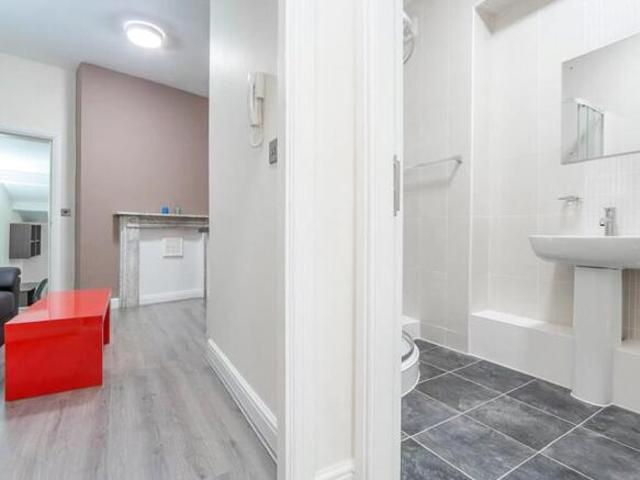 1 bedroom apartment for rent in Apt 5, 18 Queen Square #873416, LS2