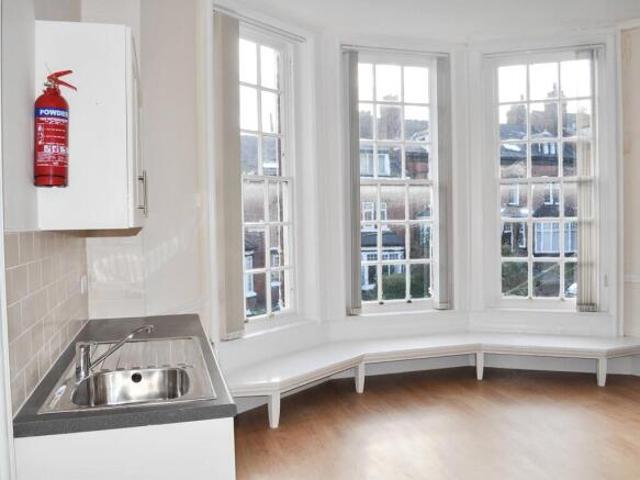 1 bedroom apartment for rent in Apt 6, 12a Clarendon Road #658738, LS2