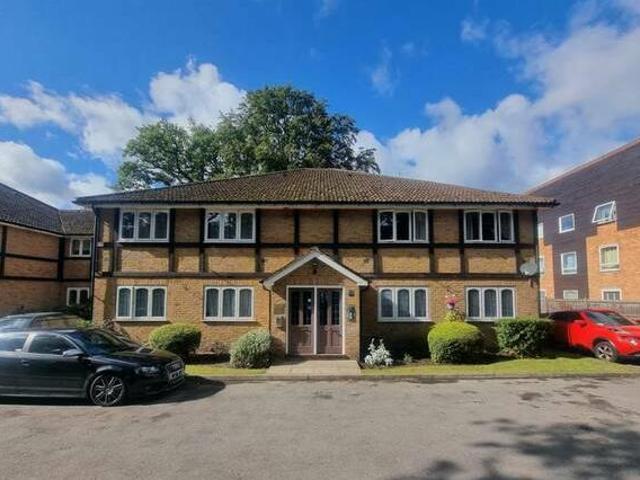 1 bedroom apartment for rent in Aragon Court Bracknell Berkshire RG12