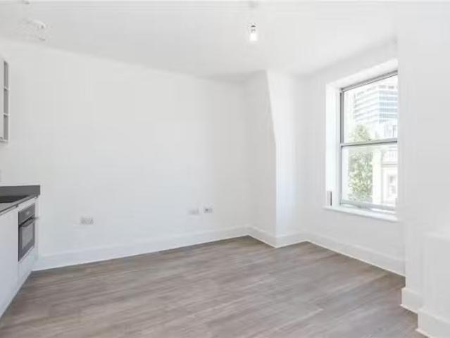 1 bedroom apartment for rent in Baldwin Street, City Centre, B.