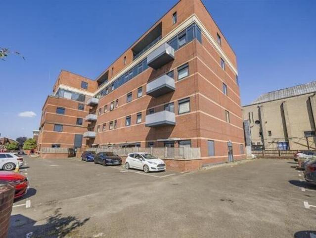 1 bedroom apartment for rent in Bath Road, Slough, Berkshire, SL1