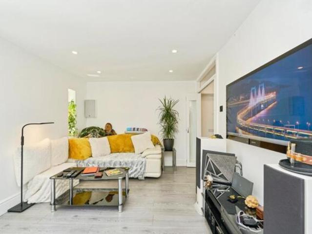 1 bedroom apartment for rent in Beard Road, Kingston, KT2