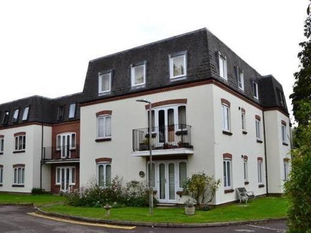 1 bedroom apartment for rent in Beech Court Victoria Gardens Newbury Berkshire RG14