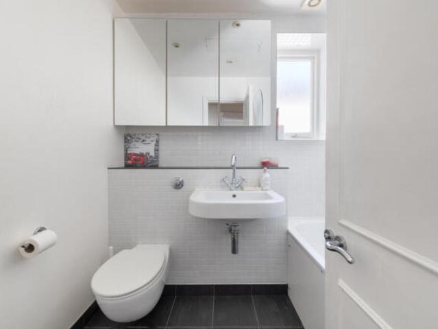1 bedroom apartment for rent in Belsize Park Gardens, London, NW3