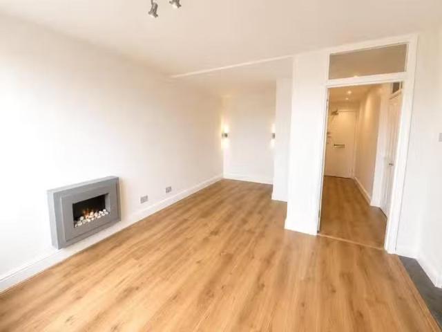 1 bedroom apartment for rent in Blake House, Porchester Mead.