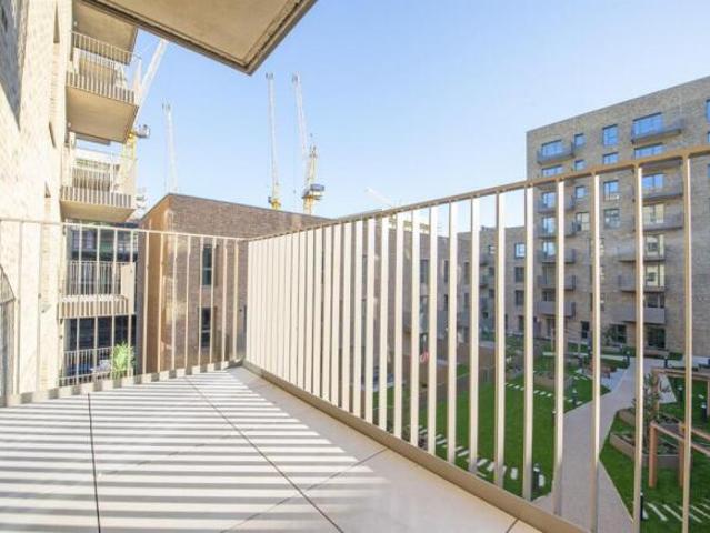 1 bedroom apartment for rent in Brecon Court, Lampton Parkside, TW3
