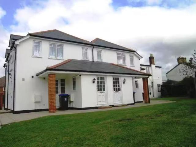 1 bedroom apartment for rent in Broadway, Knaphill, Woking, Su.