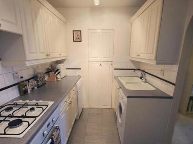 1 Bedroom Apartment For Rent In Brownlow Road, London