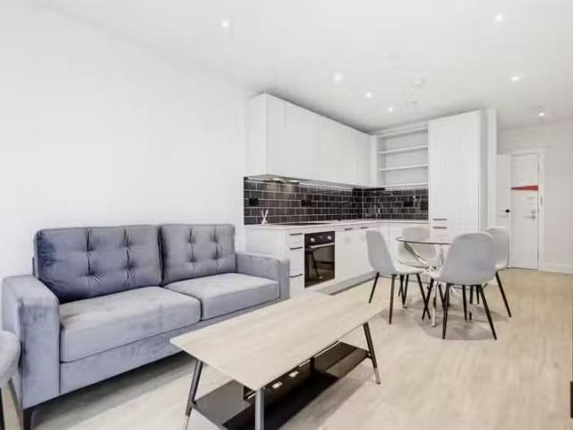 1 bedroom apartment for rent in Curzon Wharf, Glasswater Lock.