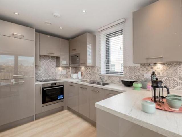 1 bedroom apartment for rent in Canal Walk Edinburgh EH3