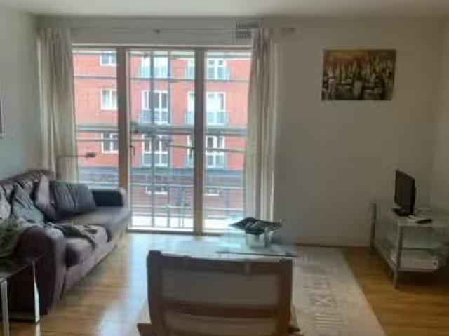 1 bedroom apartment for rent in Canal Wharf, Waterfront Walk.