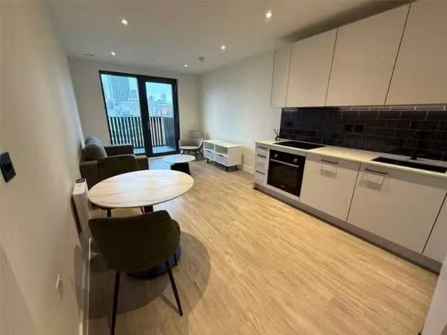 1 bedroom apartment for rent in Cardigan Wharf, 3 Pitt Street.