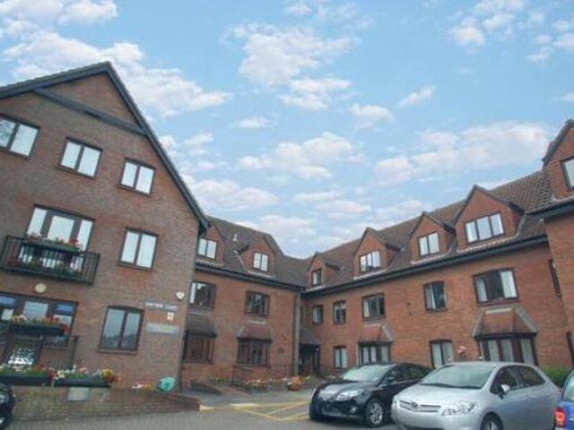 1 Bedroom Apartment For Rent In Chelmsford Road