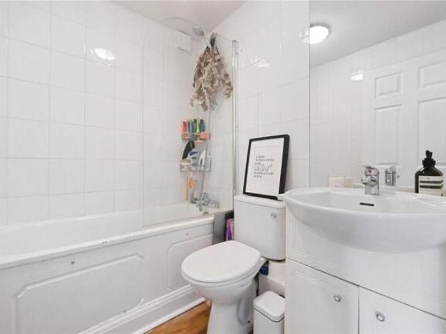 1 bedroom apartment for rent in Chepstow Road, London, W2