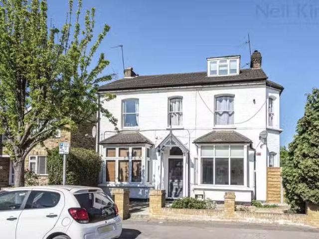 1 bedroom apartment for rent in Cleveland Road, South Woodford.