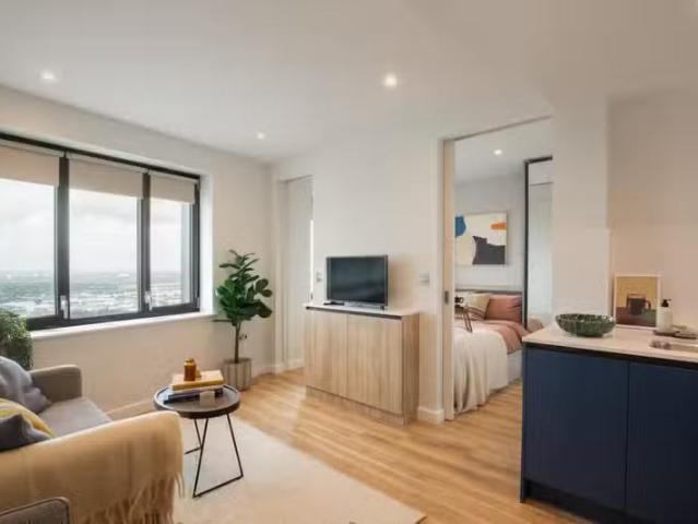 1 bedroom apartment for rent in College Road, Croydon, London.