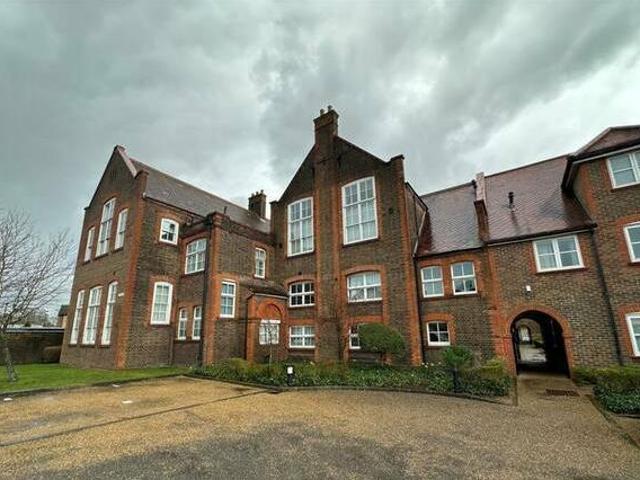 1 bedroom apartment for rent in College Yard 5 Gammons Lane Watford WD24