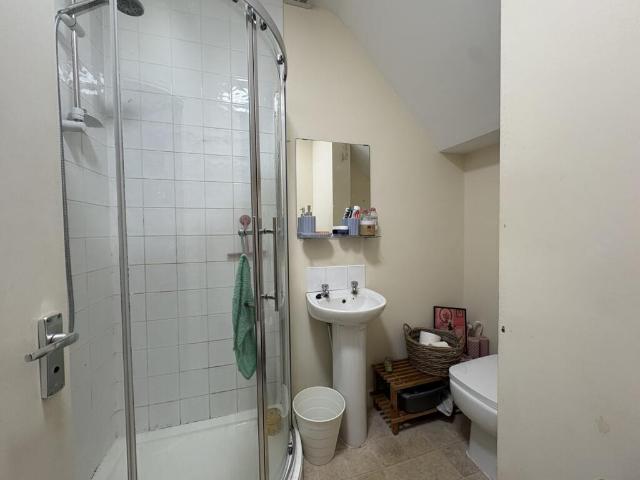 1 bedroom apartment for rent in Connaught Road, Roath, CF24