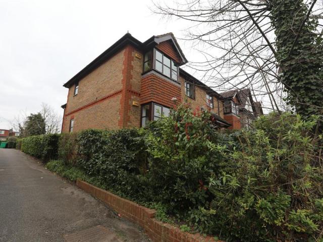 1 bedroom apartment for rent in Dukes Avenue, KT3