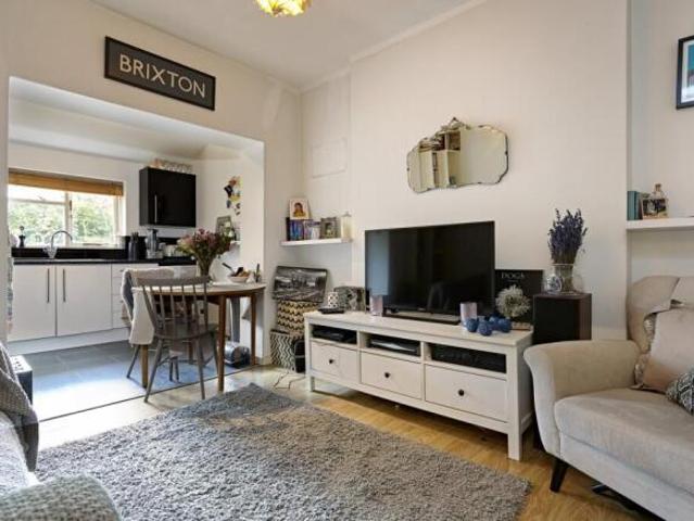 1 bedroom apartment for rent in Dalyell Road, Sw9
