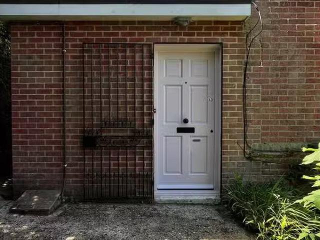 1 bedroom apartment for rent in Denbigh Lodge, 64 Surrey Road.