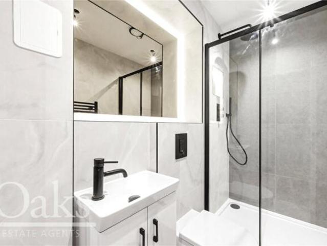 1 bedroom apartment for rent in Dingwall Road, East Croydon, CR0