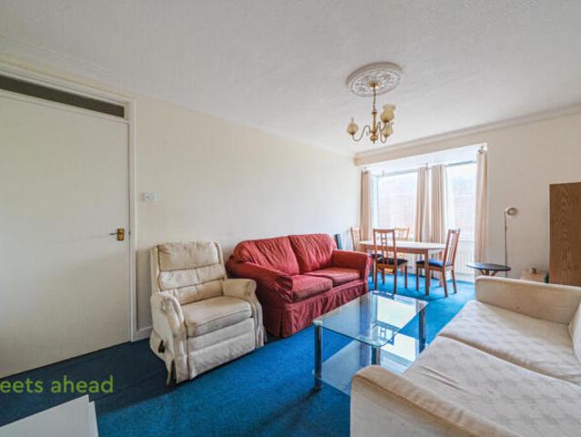 1 bedroom apartment for rent in Dingwall Road, Croydon, CR0
