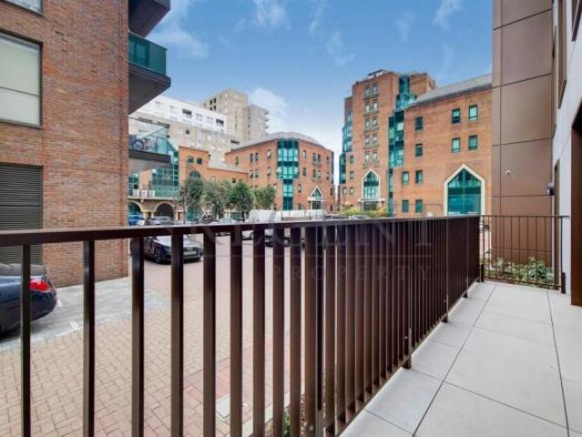 1 bedroom apartment for rent in Dock East Apartments, Selsdon Way E14
