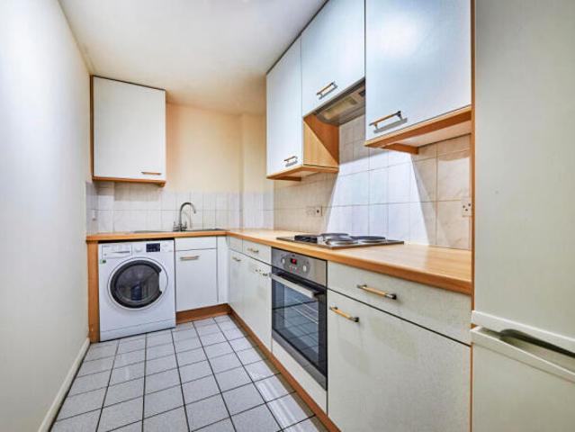 1 bedroom apartment for rent in Dorchester Court, Dexter Close, St Albans, Herts, AL1