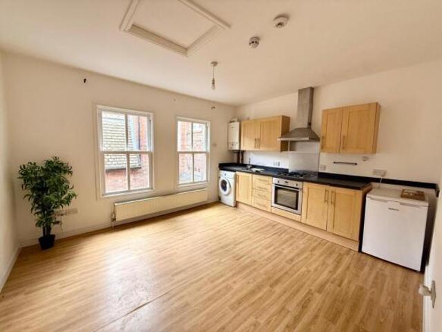 1 bedroom apartment for rent in Flat 3, High Street, Bedford, MK40