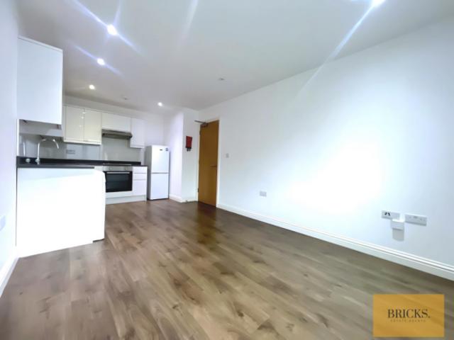 1 bedroom apartment for rent in Flat 12, 74a High Street, Watford, WD17