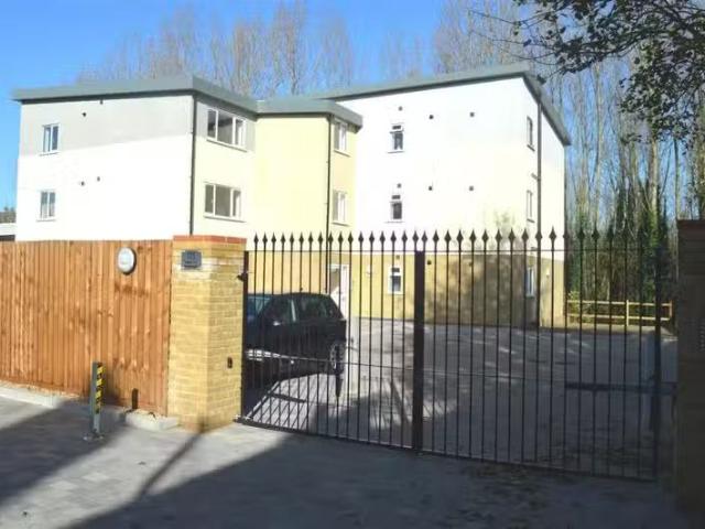 1 bedroom apartment for rent in Flat 12 Eloise Court,113 Hawle.