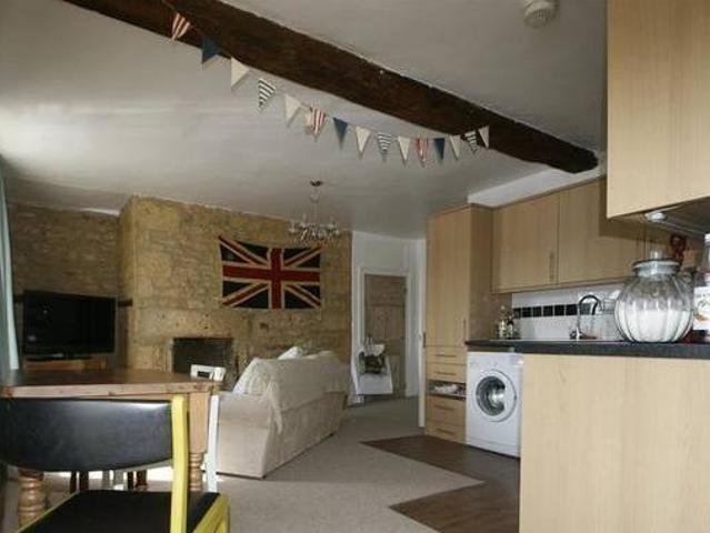 1 bedroom apartment for rent in Flat 2 18 19 High Street MORETON IN MARSH Gloucestershire GL56