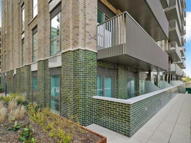 1 bedroom apartment for rent in Galleria House, Western Gateway, E16
